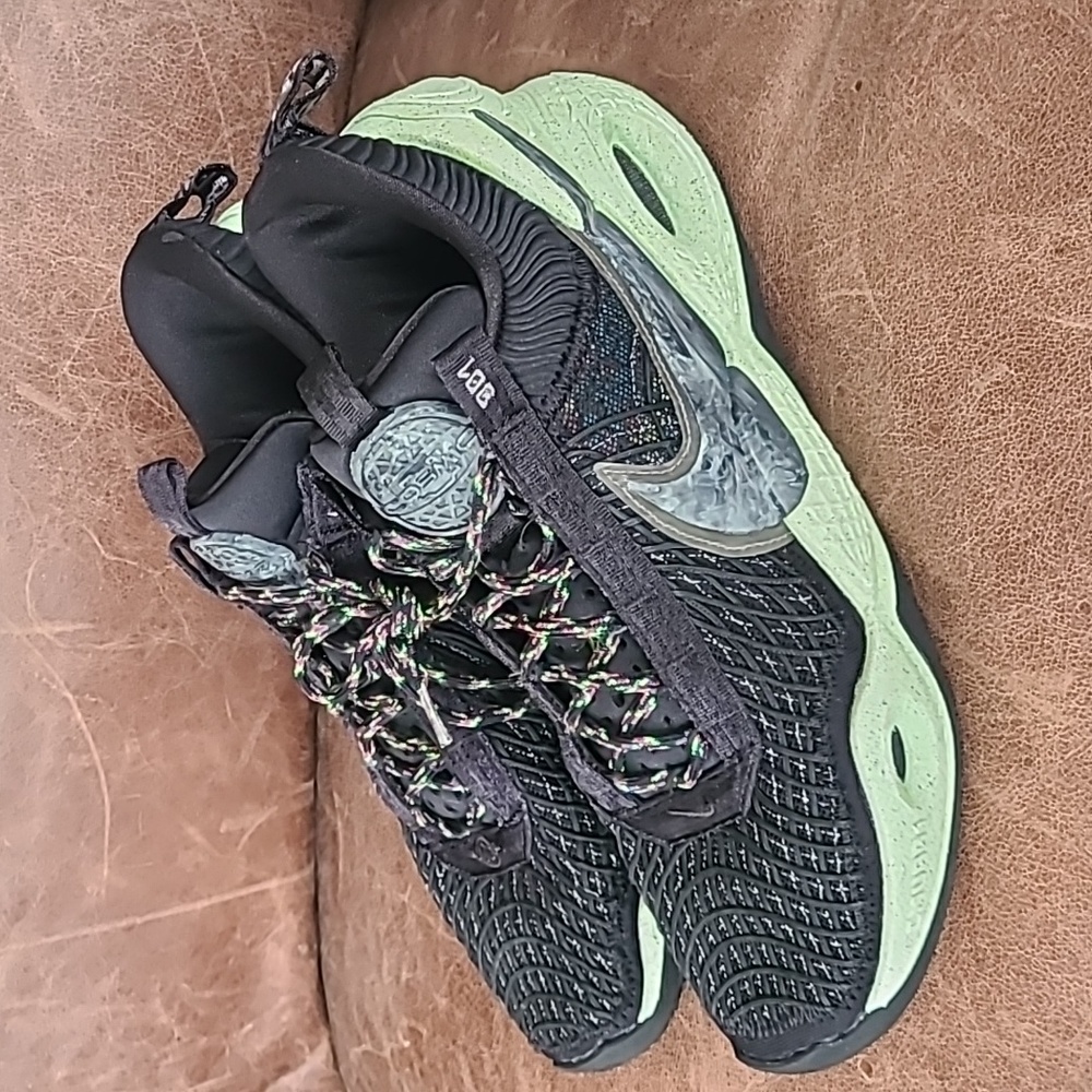 Nike Mens Cosmic Unity Shoes - Gem